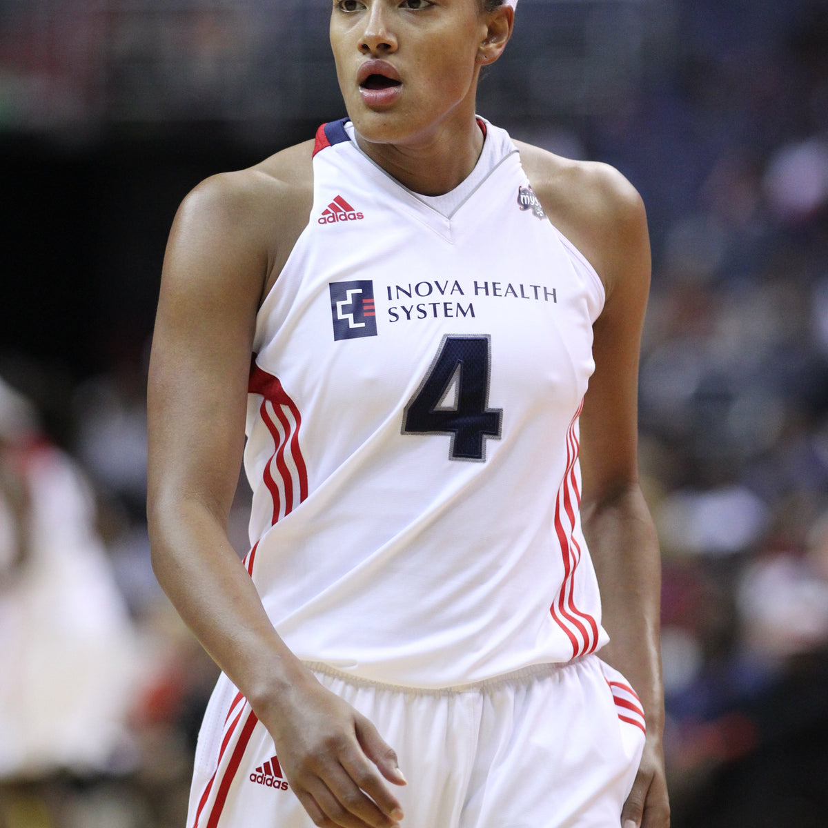 5 WNBA Players With Big Feet Who Made Their Dreams Come True – Lonia